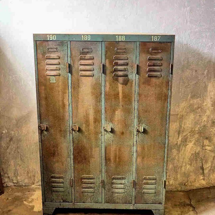 Vintage Möbel restauriert - Metallschränke, Vitrinen, Spinde, Regale