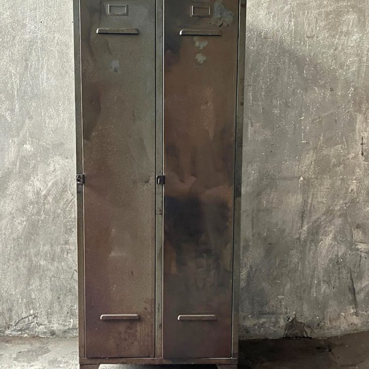 Industriemöbel, Fabriklampen und Design Möbel -Privat & Gewerbe